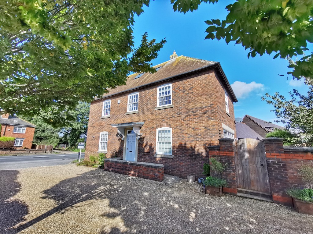 Lake Farm Close, Ferndown | Edwards Estate Agents