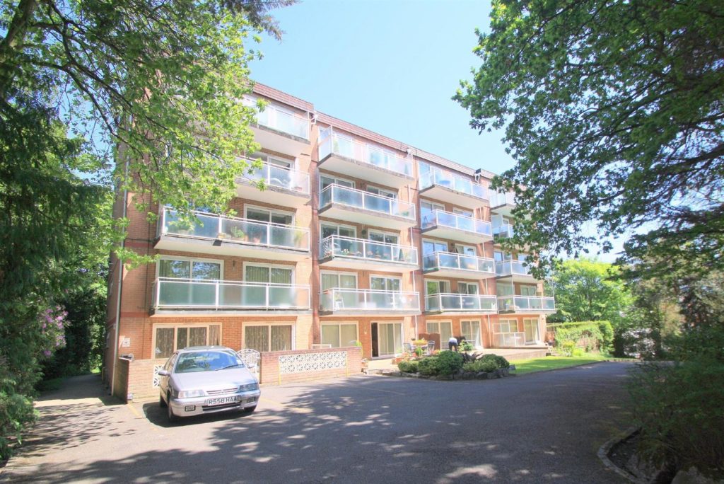Gardens Outlook, 27 Surrey Road | Edwards Estate Agents