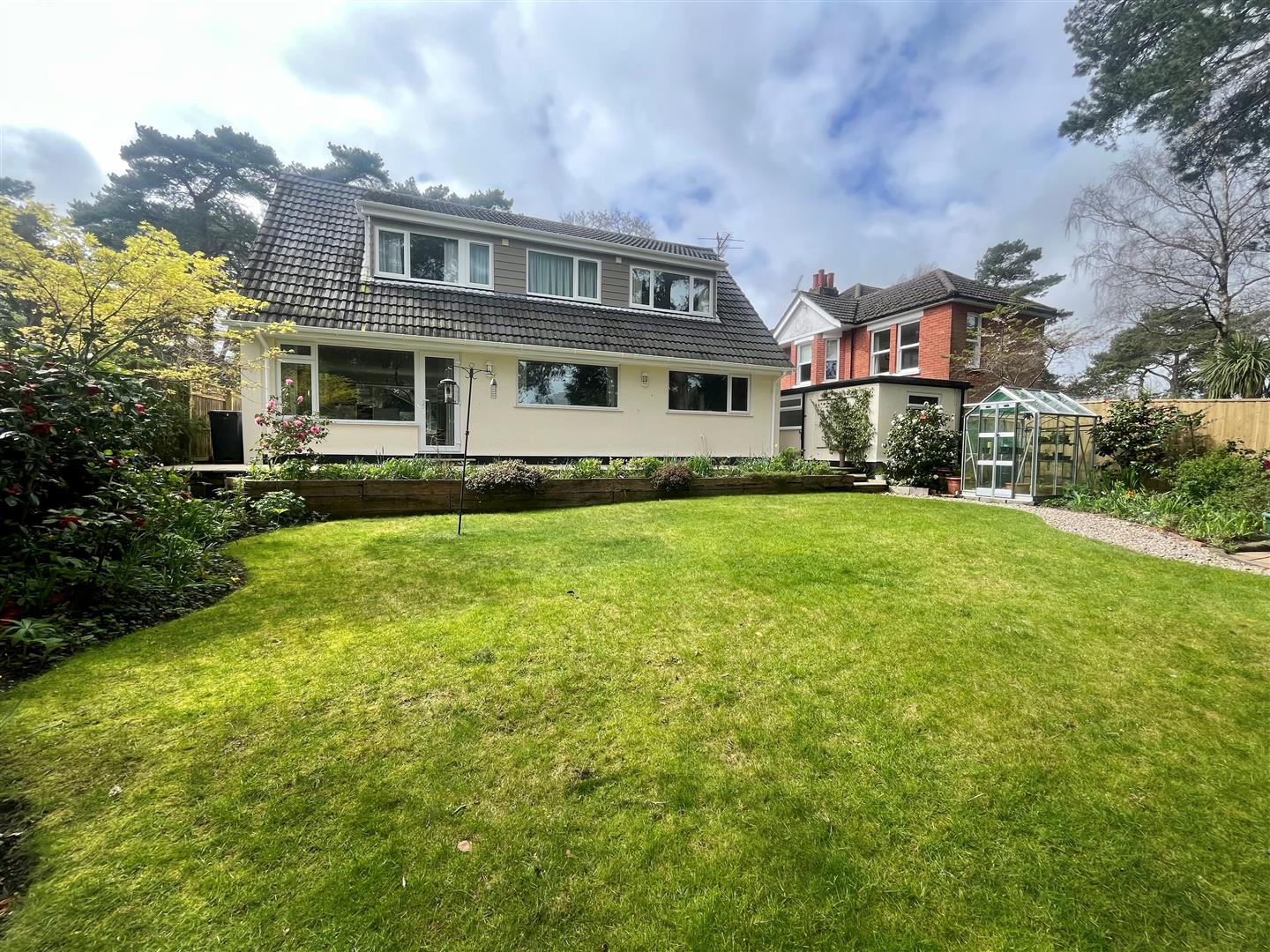 Pinewood Road, Ferndown | Edwards Estate Agents